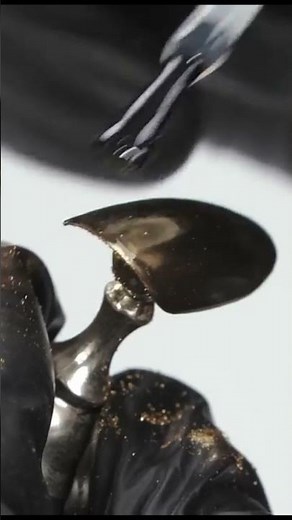 Embossed Green + Gold Nail | Classy Nail Art How To 💚💛