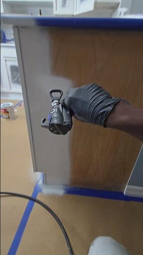 Spryaing Shellac primer with the Graco QuickShot #paintingbyjuan #gracopaintsprayers #paintsprayer