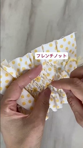 水玉スモッキング〜４つの玉を集めると可愛いお花になりますよ！Polka dots smocking #smocking #smocks #puntosmock #embroidery