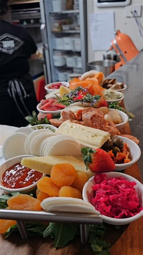 Our platters are made to be shared - perfect for long lunches, slow afternoons and great company. Join us and enjoy one next time you’re in 🧅🫒🥂🧀 • • Windows On Westella - There's no better place 📍100 Westella Drive Ulverstone, Tas 🕘 Open daily 8:30 AM – 3:30 PM #windowsonwestella #ulverstonecafe #ulverstoneeats #northwesttasmania #visittasmania | Windows on Westella
