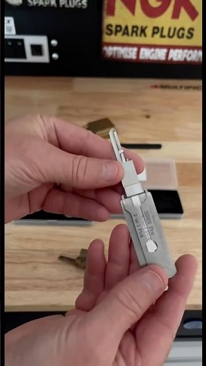 1097. Bird rim cylinder door lock picked open with the SS002 Pro lock pick tool