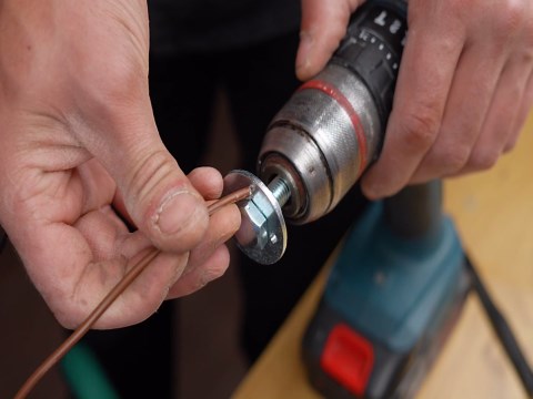 Conexión de cables y organización de cordones