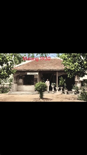 Kantor Pos dan Telegram Pembantu di Gondanglegi, Jawa Timur, sekitar tahun 1930 Hulppost- en telegraafkantoor te Gondanglegi, Oost-Java, ca 1930