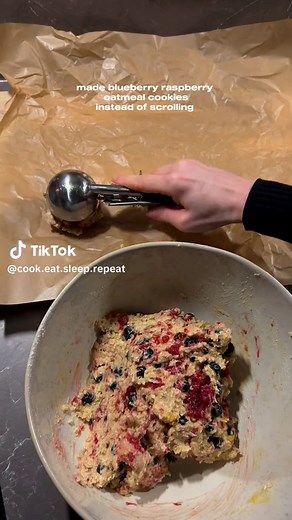 Delicious Blueberry Raspberry Oatmeal Cookies Recipe