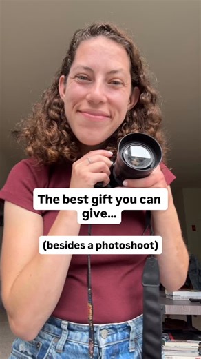 Photo books are such meaningful & special gift!!! You can easily make one on Shutterfly. Just upload your photos & it’ll do all the work for you! Framed photos are also equally as special💜 | Justine Perloe Photography