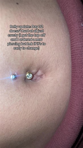 Day 32 it’s very crusty but it doesn’t hurt at all unless I accidentally pull it #bellybutton #navelpiercing #fyp #update #viral