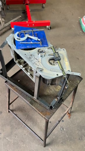 Knocking out a little birthday LT230 transfer box for the OM606 powered Land Rover Defender 110! @ashcrofttransmissionsltd AATB bringing the class as always! #landrover #landroverdefender #defender200tdi #200tdi #landroverlove #defenderlife #landrovernation #defenderrestoration #landroverbuild #classiclandrover #defenderowners #defendergarage #defenderproject #landroverenthusiast #landroverheritage #landy #landylife #teamdefender #defenderforever #defenderfanatics #classic4x4 #offroadlife #4x4na