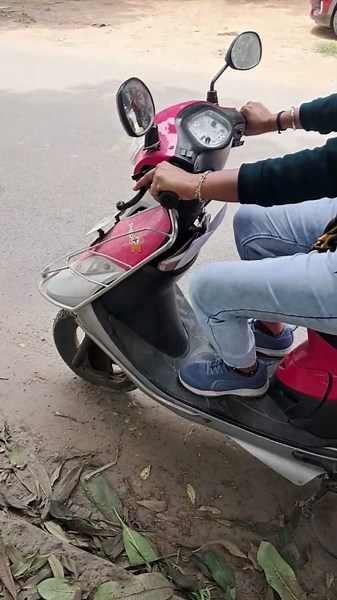 Ruchi's Two Wheeler Driving Classes#day#scooty#learnscooty #scooterdriving#twowheelertraining#shorts