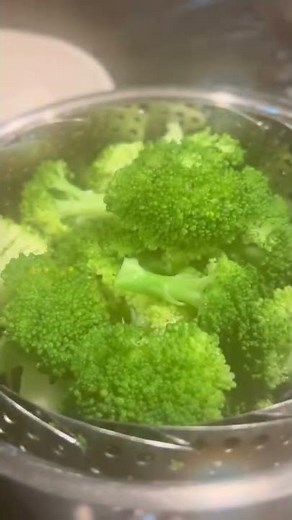 Sesame Steamed Broccoli | Easy 10 minute recipe