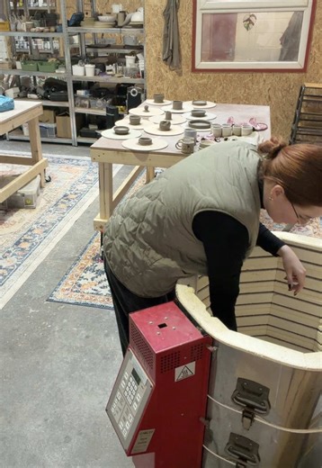 Unload the kiln with me: Workshop edition. Lots of lovely wavy snack plates in today’s kiln unload 〰️ Sorry for how crap my mic sound is. I’m new to this life and need a technician 🥲 #smallbusinesscheck #supportsmall #supportsmallbusiness #potterytiktok #wavy