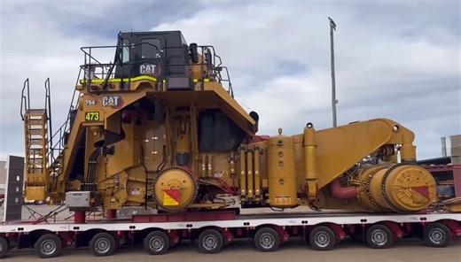 15K views · 384 reactions | 礪 If this doesn’t give you goose bumps, you’ve got no business in heavy haulage. Another absolute belter from Bower’s Heavy Haulage – thanks for sharing!  #DrakeTrailers #HeavyHaulage #GoosebumpsGear #AustralianMade #BowersHeavyHaulage | The Drake Group | Facebook