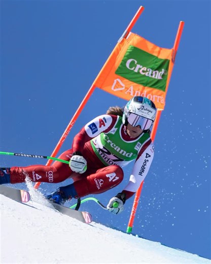 Injury Update 🚨 Ricarda Haaser suffered a serious crash in the upper section of yeaterday’s Super G in Soldeu. After just 17 seconds on course, she lost balance off a jump and her left knee buckled on landing. She slid down the slope before coming to a stop and was attended to on the hill. Initial examinations have confirmed a fracture of the tibial plateau. She was transported from the finish area and will return to Austria for further evaluation and treatment. This comes after Haaser fought h