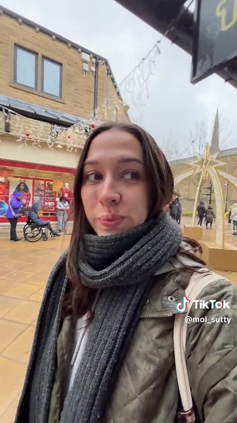 A day in Halifax at the Christmas markets @ the piece hall!! ⭐️🎄🎅🏻- of course a vinyl had to be purchased. 😎 @DiscoverHX #halifaxchristmasmarket #leeds #christmasmarket #christmas #halifax ad