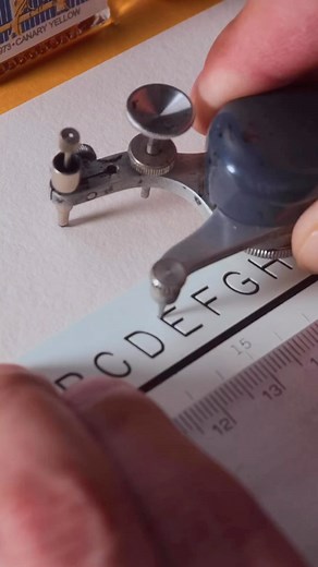 People of Print ® | @made.by.edgar showing us how to use the Leroy Lettering Set. #leroylettering #typography | Instagram