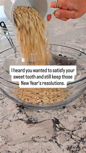 One Bowl Oatmeal Chocolate Chip Bars (Naturally Sweetened + Whole Grains)