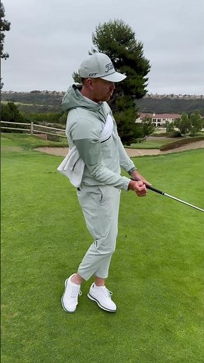 The Towel Trick That Transforms Your Chipping #golf #golftips #golfswing #chipping