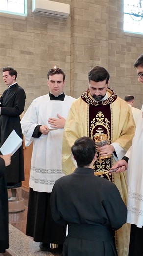 The Seminarians Receive Communion While Singing a Beautiful Hymn | LC Cheshire