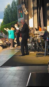 The sun came out for Mavis on her birthday! ❤️❤️❤️🎂 Mavis Staples Band: Rick Holmstrom - guitar, vocals Steve Mugalian - drums Greg Boaz - bass guitar Saundra Williams - vocals Kelly Hogan - vocals | Norah Jones