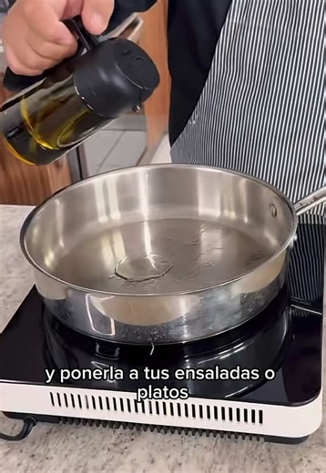 Seguis usando aceiteras simples y feas? Proba esta que es super funcional y moderna✨✨ #aceitera #spray #ecommerce #bazar #cocina