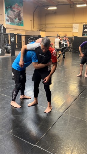 Police Jiu Jitsu @c4cpjj @c4c_operator @pfc_training Body Lock…Hip crunch/fold takedown Takedown taught at @xcmma during Self Defense Jiu Jitsu Class #c4cpjj #copswhotrain #alittlealot #pjj #police #policejiujitsu #invictusleo_official #pfctraining #bjjmakeitmandatory #fightfunctionalbjj #getteady #stayready #bjj #mma #bjjlifestyle #defensivetactics #grappling #training #thinblueline #wegohome #consistencyovertime #consistencyiskey #pjjaffiliated #brazilianjiujitsu #wrestling #combatives #pjjnat