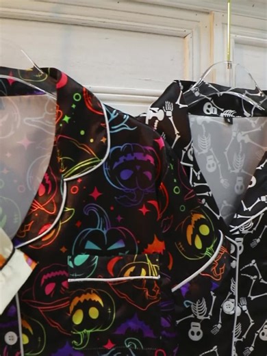 Two-piece Set Women's Pumpkin Skull Print Satin Pyjama Set, Halloween Themed Lapel Short Sleeve Pocket Shirt & Elastic Waist Pants Pj Set, Halloween Pajamas, Casual Comfortable Sleepwear Set for Women for Birthday Gifts