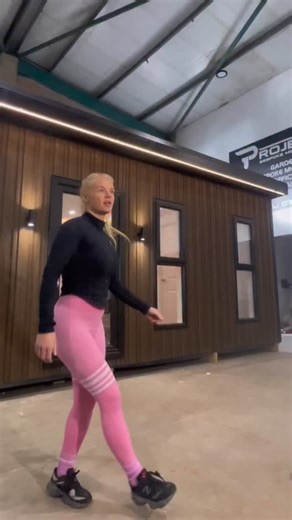 Emma Mckee on Instagram: "This beautiful modular office is ready to be transported to someone’s back garden to allow business to run smoother and the team to come together in a comfortable, warm space where team work is sure to make the dream work 😉 If your business is expanding and you need to dedicate a space for admin/background work and ideas to be shared - a modular office is perfect for you - this can be placed wherever you desire ☺️ This office is 6.5m x 4.2m This would comfortably fit 4