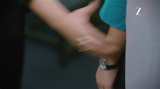 7M views · 327K reactions | Anu ke diye ideas aur presentation ki hui waah-waahi, par kya Arya door kar paayega uska gussa aur naaraazgi? Dekhiye #TummSeTummTak aaj raat, 8:30 baje, sirf #ZeeTV par. #Anu #Arya #Meera #Promo #AapkaApnaZeeTV #NiharikaChouksey #SharadKelkar #DollyChawla | ZEE TV | Facebook