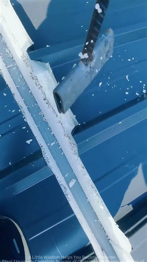 Rust removal of blue color steel tile joints and cleaning of sealing strips