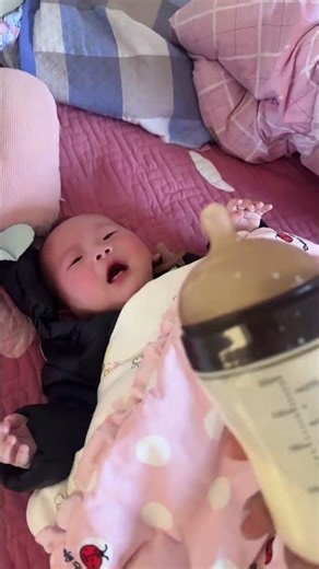 Baby’s First Bottle: Hilarious & Adorable Reaction! 😂