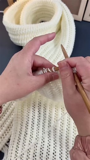 KnittingWell on Instagram: "White scarf , if you want to knit like this scarf link in my profile 😍🧶"