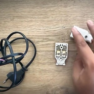 328K views · 3.1K reactions | แก้ปัญหาโลกแตกของไม้ตียุง #เทคนิค #ช่างแบงค์diy | Luma Dream Machine | Facebook