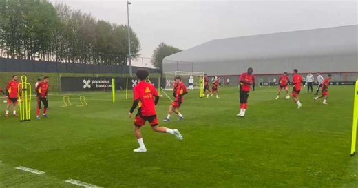 Les Diables Rouges à l'entrainement avant de s'envoler pour les USA