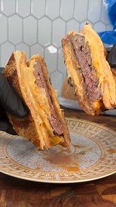 Grilled cheese burger 🧀 #food #recipe #cheeseburger | Food Dudes