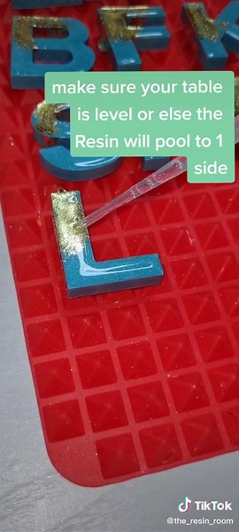 Resin Tips and Tricks for Beginners: Using a Pipette for Controlled Resin Doming