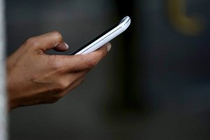 Transaction value gap between UPI and mobile wallets narrows