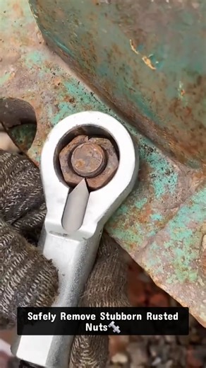 Amature Tech on Instagram: "A nut splitter is a specialized hand or hydraulic tool used to safely break stubborn or rusted nuts without damaging the bolt threads. It works by applying controlled force to crack the nut, making removal easier and faster than using traditional wrenches or hammers. #Mechanic #Tools #Autorepair #MechanicLife #DIY"