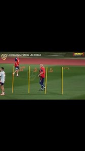 🇪🇸 Spain – Intense Two Balls Finishing Drill High-tempo finishing exercise focusing on speed of reaction, timing of movement and clinical finishing. Players must stay sharp, adjust body position fast and finish **two actions in one sequence — no time to switch off. 🎯 Key Focus: • Quick transition from first to second finish 🏃‍♂️⚡ • Proper first touch to open the angle 👟 • Controlled finishing under pressure 🎯 • Scanning before receiving the ball 👁️⚽ #Spain #FinishingDrill #ReactionSpeed #