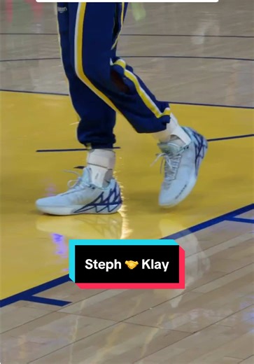 Stephen Curry Celebrates Klay Thompson on Christmas Day