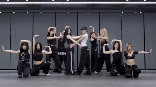 Red Velvet - IRENE & SEULGI 'TILT' Dance Practice Unveiled