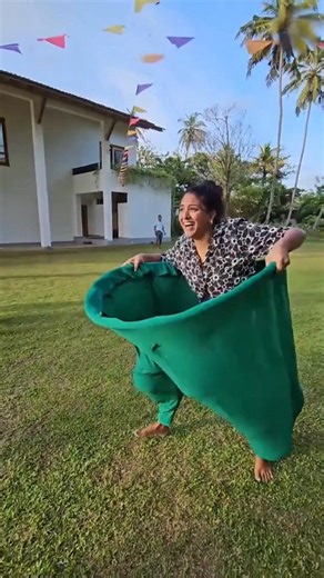 💃Try the Giant Pants Catch Challenge – this oversized pants game will have everyone laughing their asses off🎉Bring the generations together with the game everyone can play! 👉https://www.aelln.com/products/syard | Aelln