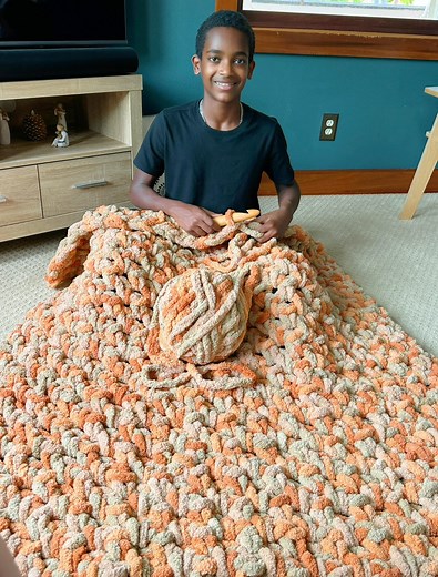 Super Chunky Blanket by Jonah’s Hands! I still enjoy making these super chunky blankets even in summer. I like using the giant 30mm hook. These are perfect blankets for beginner crocheters because they are super easy and work up quickly! They are heavy though- this one weighs about 6 pounds. My website: www.jonahhands.com Free Pattern: https://bit.ly/3XwCT4K. Yarn: https://bit.ly/3xgdgKK #JonahHands #yarnspirations #crochet #crochetblanket | Jonah’s Hands