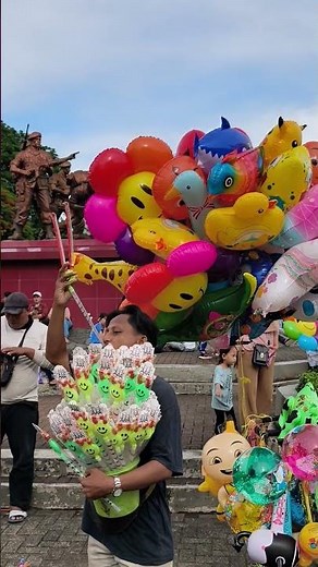 suka banget tiup terompet smile