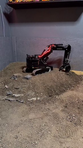 Break up some more shale after works… n set em 🪨 🤏🕹️🪏 #rc #remotecontrol #scalemodel #colorado #lesu #volvo #dirt #rcexcavator #timelapse #garden #basement #pit #construction #rcconstruction #radio #fyp #reel #video #edit #friday #morning #digging #playing #toys #toyphotography #custom #paint #black #excavator | Chase Giovanni Grippa