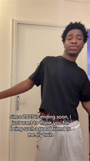 Vidéos de JEPH (@y2k.jh) au sujet de twin