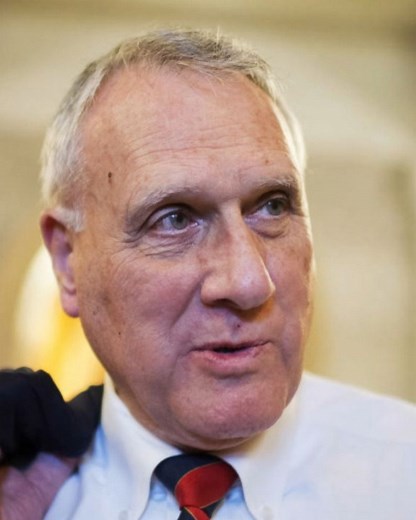 Former US Sen. Jon Kyl tapped to replace John McCain