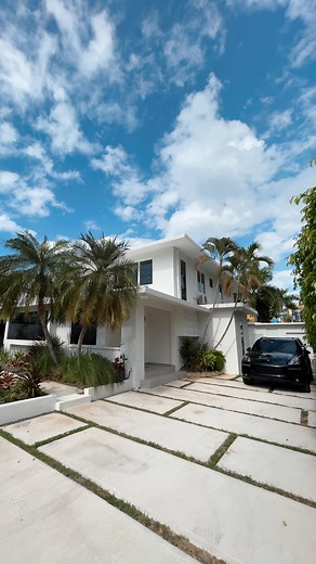 FOR SALE Experience the ultimate beach lifestyle in this renovated home in Ocean Park, San Juan. $3,700,000 This stunning property at 17 Yardley Pl. Street offers 4 bedrooms, 3 bathrooms, and visually dramatic living spaces that seamlessly connect to the outdoor area. The kitchen is beautifully appointed with state-of-the-art appliances and quartz countertops. The newly built pool and landscaped gardens create a tropical oasis for relaxation and entertainment. The property is conveniently locate