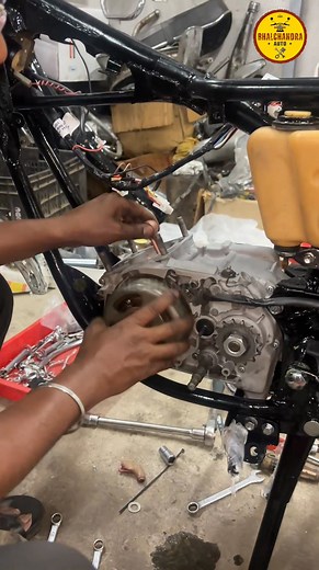 Rx 100 lover ❤️ Follow 👉 @bhalchandra_auto . . #yamaha #youth #yamaharx100 #bikelovers #twostroke @yamahamotorindia @rx_100_loverzs @yamahaa_rx_100 #bike #biker #race #pune @punemotorcycleclubofficial | Bhalchandra auto