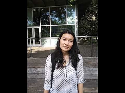 WOMAN PHOTOGRAPHER EXPLAINS WHY WOMEN BEND THEIR KNEE BEFORE A PIC.