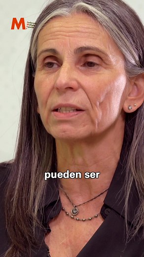 🔬 El #ProyectoM1 nos puede ayudar a desvelar mecanismos por los cuales el envejecimiento o la edad influyen en la progresión de la #EsclerosisMúltiple y así identificar nuevas dianas terapéuticas que pueden ser objeto de otros estudios", comentó Carmen Espejo, investigadora senior del Vall d'Hebron Research Institute (VHIR), durante el #ENCUENTROM1 2025 organizado por Esclerosis Múltiple España (EME). La investigadora fue una de las ganadoras de la Convocatoria Ayudas a la Investigación 2024 co