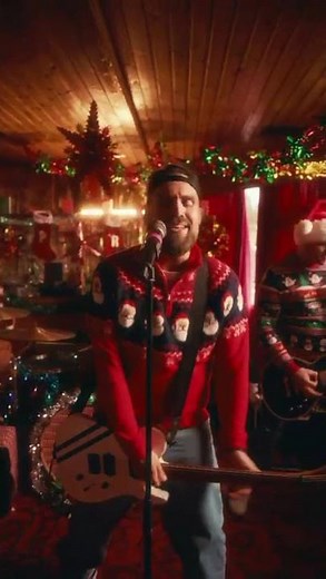 ITS TIIIIIIIIME #poppunk #christmas